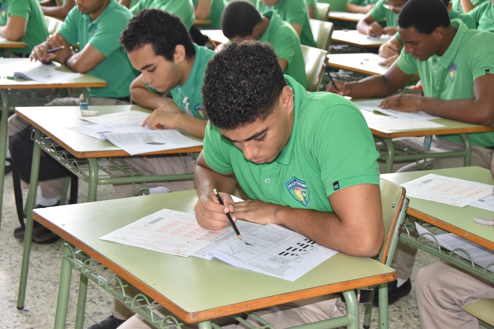 Minerd supervisa jornada primera convocatoria de las Pruebas Nacionales ...