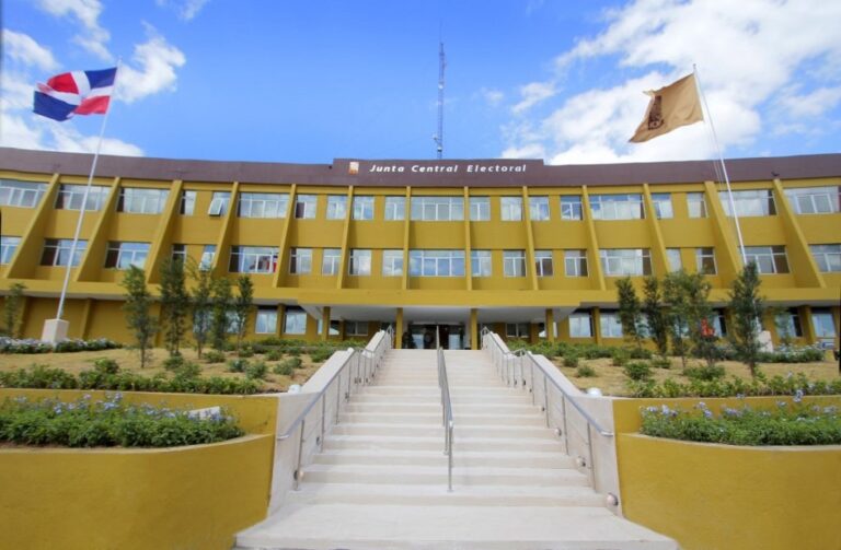 JCE adjudica a EMDOC contrato que supera los RD$3,361 MM para ...