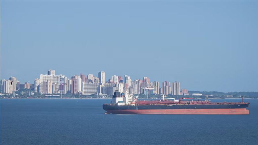 Venezuela anuncia zarpe de buque con petróleo en medio de tensiones con ...